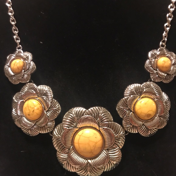 paparazzi | Jewelry | Paparazzi Yellow Flower Necklace | Poshmark